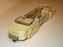 Das Lenkrad stammt aus einer alten Krupp-Protze. Die seitlichen Winker ...